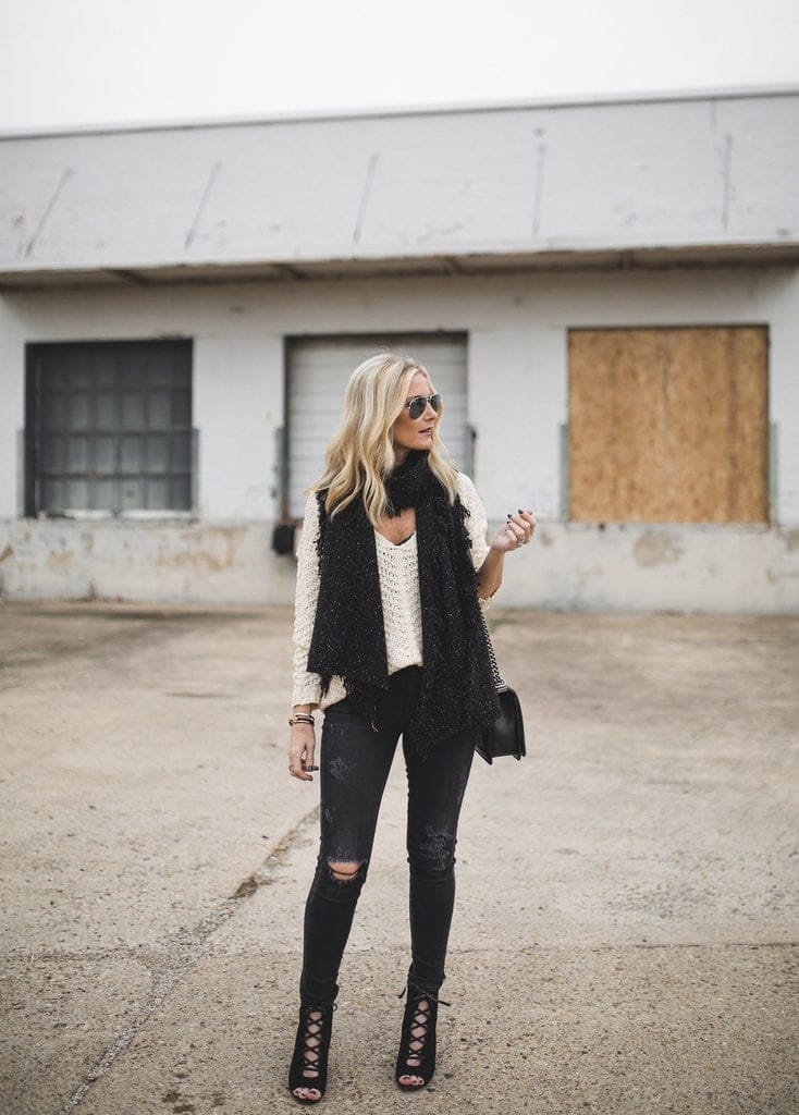 V-Neck Sweater / Astr Slash Back Cream Sweater