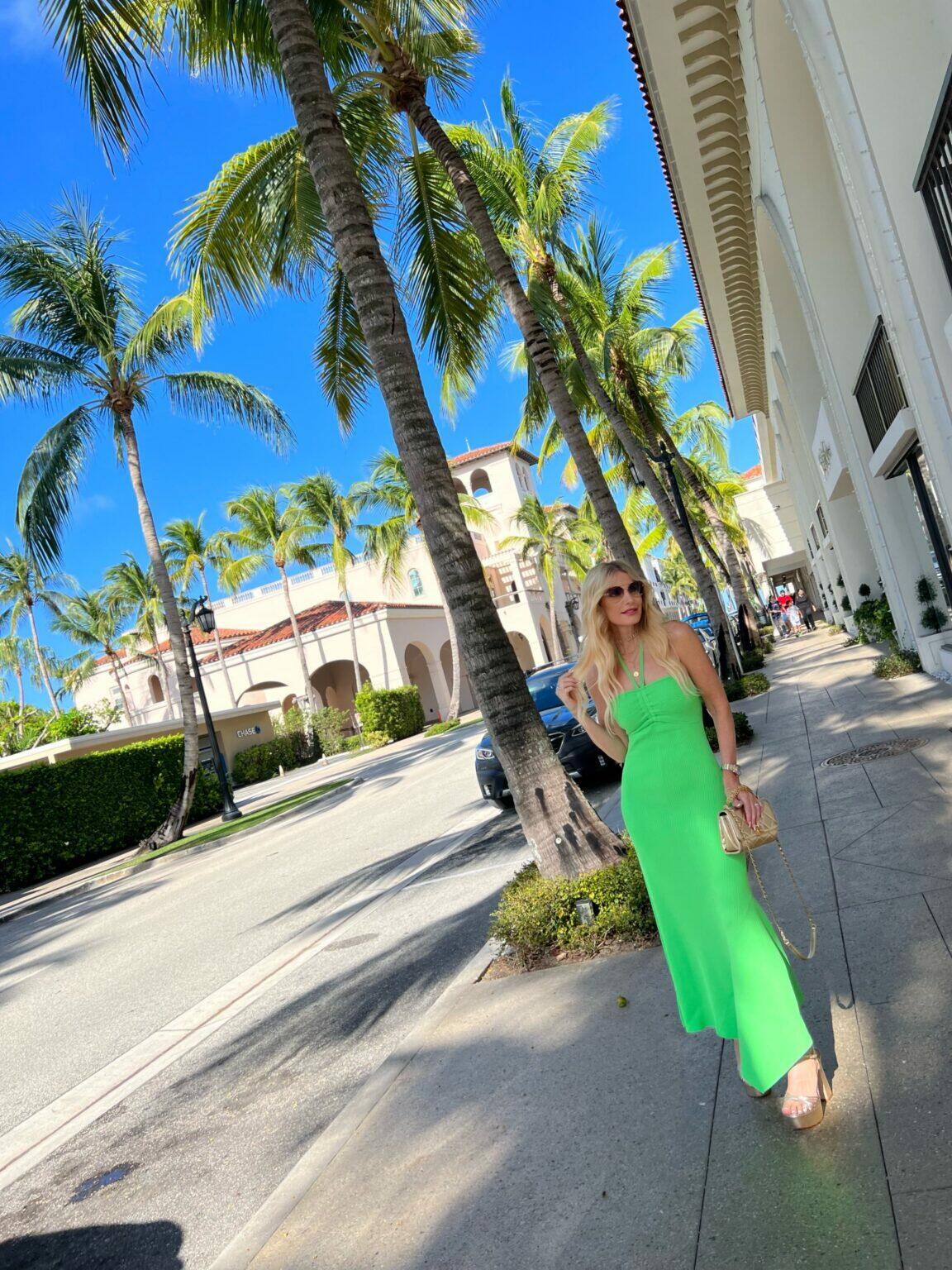 5 CHIC VACATION LOOKS FOR WOMEN OVER 40